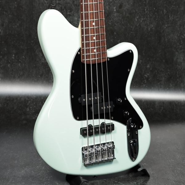 珍しいショートスケールの5弦ベース!TMB35 Mint Greenが入荷いたしました!人気ギターでもあるタルマンのベースモデルで、特徴的かつ実用的なジャック&amp;一部コントロールプレートにPJ仕様のため幅広いサウンドメイクも可能な実践...