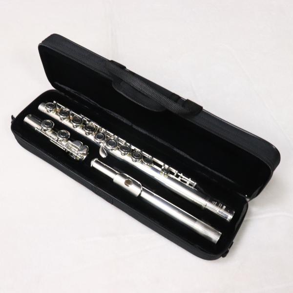 YAMAHA YFL-411II フルート頭部管と管体パイプを銀製とすることで限りなく総銀製に近づけた、より豊かで温もりのある響きが魅力です。音色の変化がつけやすく、多彩な表現が可能です。多少の傷や汚れ等の使用感がありますが、使用に問題ござ...