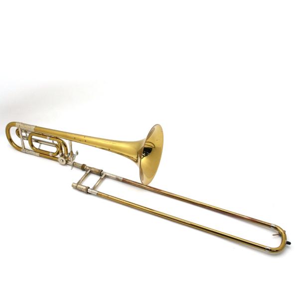 バック  トロンボーン 42B GLシリアル番号51653　管体重量1799　グラム(スライド633グラム)ワンピースイエローブラスベル、ラッカー仕上げの太管テナーバストロンボーン。ベルの凹み修正を行っており、モヤモヤとした修正跡が残ってい...