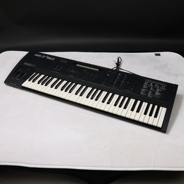 1989 年に発売されたハイブリッド ミュージック ワークステーション。ヒューマンな音楽環境で、オール・イン・ワンの決定版の評価を獲得。フロッピー・ディスク・ドライブ実装の超ベスト・セラー・モデル。傷や汚れ等の使用感がありますが、動作に問題...