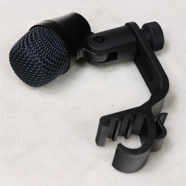 スタジオとステージのためのダイナミックドラムマイクロホンゼンハイザーe 904は、ドラムサウンドの完全なエネルギーを発揮するように設計されたダイナミックカーディオイドマイクロホンです。e 904はスネアやタム専用に設計されており、演奏を妨げ...