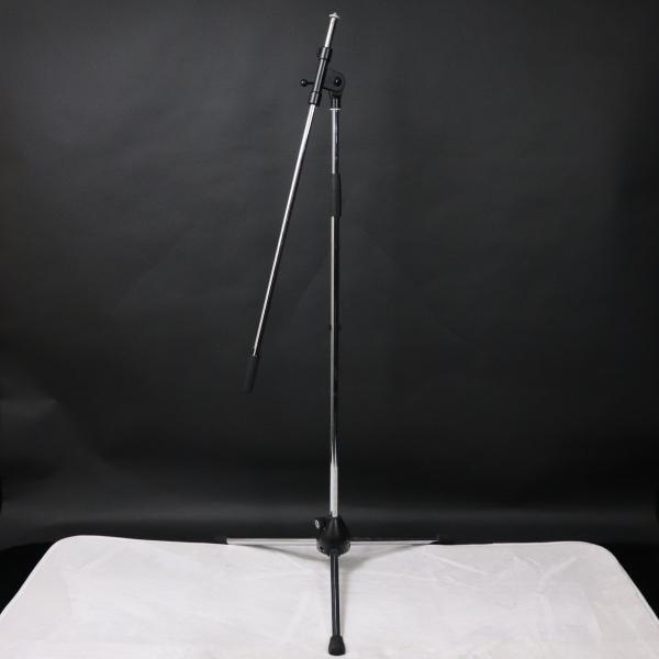 スタンダードタイプのブームスタンド。楽器からボーカルまで会場の演出や雰囲気に合わせて選べるブラックとクロームの2タイプがあります。多少の傷や汚れ等の使用感がありますが、通常使用問題ありません。■備考：その他・付属品は画像に写っているもののみ...