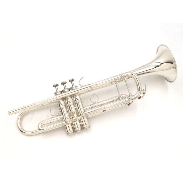 ヤマハ トランペット YTR-8335GS Xenoシリアル番号496878　管体重量1104グラムワンピースゴールドブラスベル、銀メッキ仕上げ、第1・第3トリガー付き、2ウォーターキー、チューニングスライド管2本支柱の1997年から201...