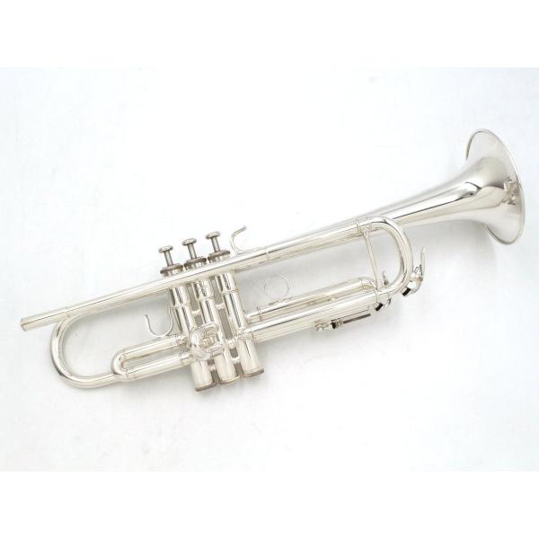 ヤマハ トランペット YTR-800GSシリアル番号201376　管体重量1032グラムワンピースゴールドブラスベル、銀メッキ仕上、第1第3トリガー付、2ウォーターkey、チューニングスライド管1本支柱の1988年から2007年に作られたカ...