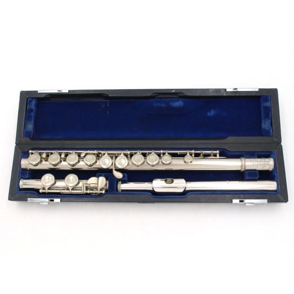 ムラマツ フルート M-120シリアル番号S291 管体重量372グラム(頭部管81グラム)頭部管銀製、その他洋白・洋銀製、1982年頃製造のモデル。全体的に傷や変色、クリーニングしきれない緑青などの使用感がある実用的なコンディションですが...