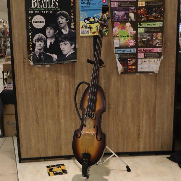 アップライトベースの演奏感と表現力を、ステージユースに落とし込んだAriaのソリッドウッド・ベース。エレクトリック・アップライトベースとして設計されたモデルで、シリーズ中でもよりアコースティックな響きを重視した上位仕様に位置づけられています...