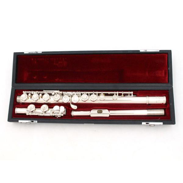 ヤマハ フルート YFL-351Sシリアル番号01566 管体重量399グラム(頭部管78グラム)リップ銀製、その他洋白、洋銀製、銀メッキ仕上げ、Eメカニズム付き、ピントップアームkey仕様の1987年から2000年に作られたセミハンドメイ...
