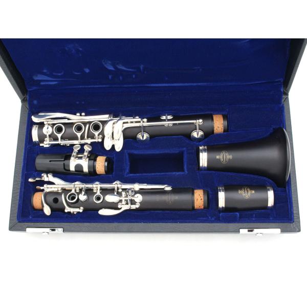 クランポン Bbクラリネット E12F トラディショナルパッケージシリアル番号1142722 管体重量734グラム木製(グラナディラ材)、銀メッキ仕上げ、可動式サムレスト付きのモデル(組立はドイツ)。通常使用に伴う傷やキイメッキの剥がれ、変...