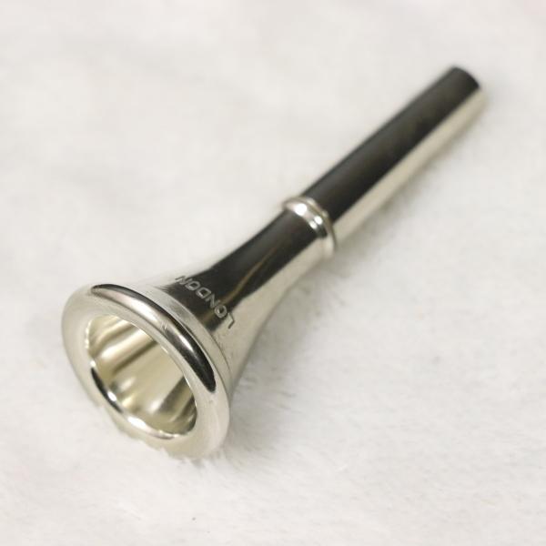 PAXMAN 4A ホルン用マウスピース明るくクリアな音色。扱いやすく、初心者の方からベテランの方まで幅広くお使いいただけます。多少の傷や汚れ等の使用感がありますが、使用に問題ございません。