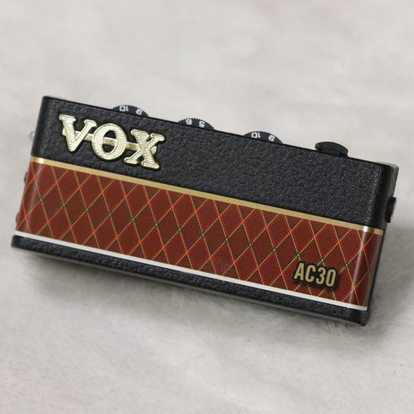 世界的に有名なVOX AC30サウンドを再現。CH1は暖かいノーマルトーンを提供、CH2は求められるブライトなトップブーストを提供します。amPlug3は、ギターに直接プラグ・インできるカジュアルさ、アナログ回路にこだわった本格的なサウンド...