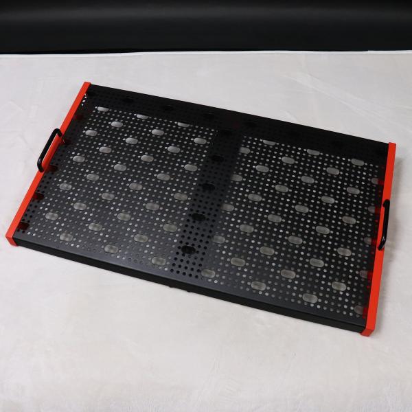 縦に最大3台のペダルに加え、ルーパーも余裕でレイアウトできるラージサイズ・シリーズ。縦にペダル3つ置きも可能にする縦幅41.9cmサイズのラージシリーズ。両サイドパネルにモジュールの拡張を可能にするMODスロット×3、マイクロMODスロット...