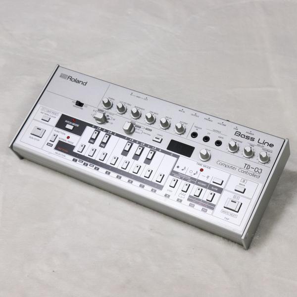 音楽シーンへ影響を与え続ける名機、TB-303をACBテクノロジーで再現。TB-303は、その独特のうねるフレーズと野太いむき出しのシンセ・サウンドで人気を博し、発売から30年以上経過した現在は、歴史的名機として人気を呼んでいます。Rola...