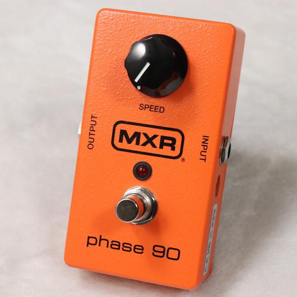 世界で最も有名なフェイザー・ペダルMXR PHASE 90は、MXRから1974年に登場したクラシックなフェイザーエフェクトペダルで、多くのギタリストに愛用されています。特に、エディ・ヴァン・ヘイレンの音作りに欠かせない要素として知られ、そ...