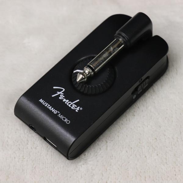 Mustang Microは、人気のMustangアンプシリーズから豊富なプリセットトーンをフィーチャーした超小型のパーソナルギターアンプです。Mustang Microをギターに直接プラグインして、ヘッドフォンを接続、次にアンプとエフェク...