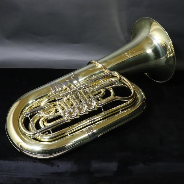 B&amp;S 3107 チューバ 優れた演奏性、正確な音程、豊かで明るい音色を備えたコストパフォーマンスの高いBbロータリーチューバです。多少の傷や汚れ等の使用感がありますが、使用に問題ございません。ベル部分に傷あり。細かい傷は所々見受け...