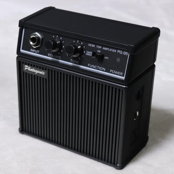 ギター用小型アンプ9Vバッテリー&amp;アダプター駆動が可能なミニアンプ。オーバードライブスイッチ搭載!多少の傷や汚れ等の使用感がありますが、動作に問題ございません。■備考:その他・付属品は画像に写っているもののみとなります。