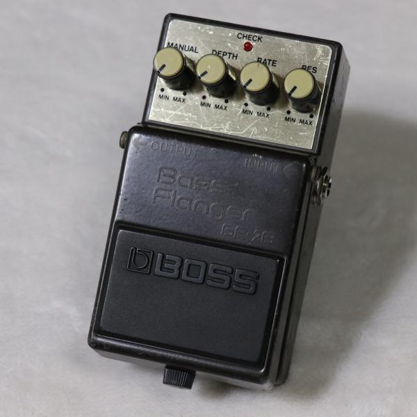 BOSSのベース用フランジャー「BF-2B Bass Flanger」。Made in TAIWAN・ACA仕様。低域を損なわずにうねるようなフランジ効果を加えることができ、存在感のあるサウンドメイクが可能です。シンプルなコントロールで直感...