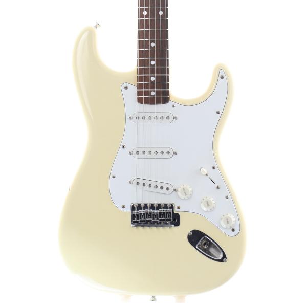 70年代ストラトキャスターを思わせるST72スタイルを基に、CST-50R表記を持つイレギュラーな1本。3点止めネックジョイントやラージヘッドといったST72らしいディテールを備えつつ、ネック・ボディ共にCST-50スタンプを有する点が特徴...