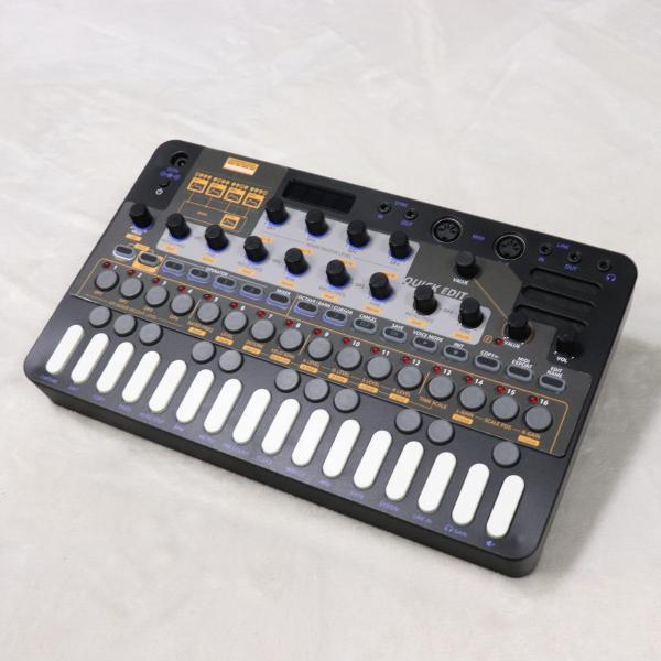 FMシンセサイザー・グルーブボックスLIVEN XFM LVN-020。4種類のFMシンセエンジンと4トラックステップシーケンサーを搭載したコンパクトシンセサイザーです。16個のフィジカルコントロールノブやステップ毎のパラメーターロック機能...