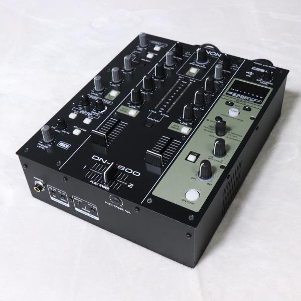 高音質設計の2chデジタルDJミキサー。32bit処理によるクリアなサウンドに加え、ビートエフェクトやUSBオーディオ機能を搭載し、PC連携にも対応します。シンプルながら信頼性の高い設計で、これからDJを始める方にもおすすめの一台です。多少...