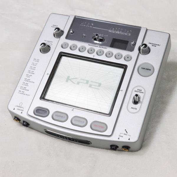 タッチ操作による直感的な音作りを提示したエフェクト機「KAOSS PAD」シリーズの第2世代モデル。、XYパッドを指でなぞるだけで複数のエフェクトを同時にコントロールできる、パフォーマンス志向のマルチエフェクターです。フィルターやディレイと...