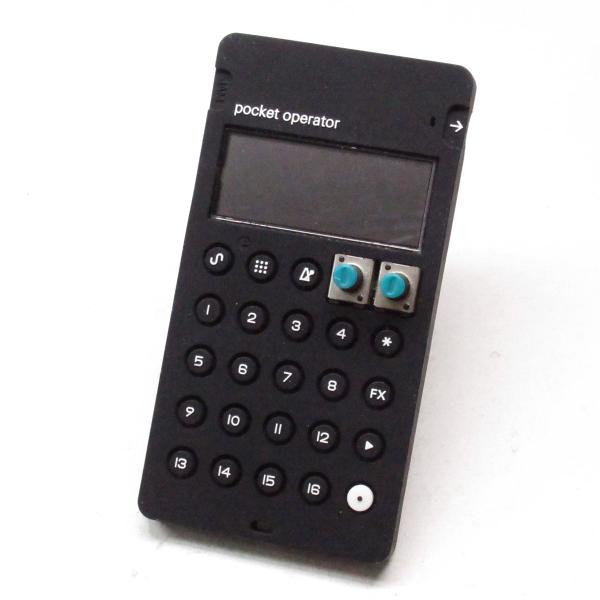 ボーカル・シンセサイザー/シーケンサー。8つの異なるボイス・キャラクターを備え、内蔵マイクで自分だけのフレーズをレコーディング可能。内蔵マイクで自分自身の声をその場で録音、まったく別のキャラクターに作り変えることができます。演奏して、シーケ...