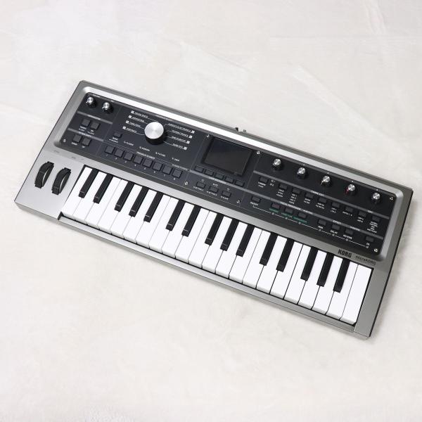 小さな筐体から強力なシンセ・サウンドを響かせ、幾つもの伝説的なステージに立ってきたmicroKORG。世界を賑わせた数々の名曲が生まれるその瞬間にも、microKORGの存在がありました。時代を超えて愛されてきた名機が、さらなる進化を遂げて...