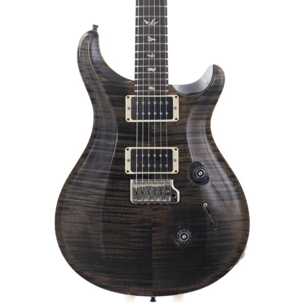 24フレット仕様でPRSの中核を担う代表モデル、Custom 24の2017年製個体。フィギュアド・メイプルトップ+マホガニーバックの王道構成に、セットネックを採用したPRSらしい1本。25インチスケール/24フレット仕様により、レンジの広...