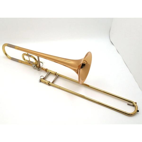 ヤマハ トロンボーン YSL-350Cシリアル番号492909 管体重量1494グラム(スライド525グラム)ゴールドブラスベル、コンパクトサイズのテナートロンボーン。大きく目立つダメージはありませんが通常使用に伴う傷や打痕、ラッカー剥がれ...