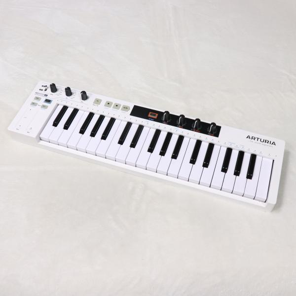 クリエイティブなアイディアジェネレーターコントローラーがさらに進化。フレキシブルな37鍵キーボードに、直感的なシーケンス、瞬時のコード作成、クリエイティブなリアルタイムMIDIコントロールを組み合わせ、これまでにない音楽との出会いと対話が可...