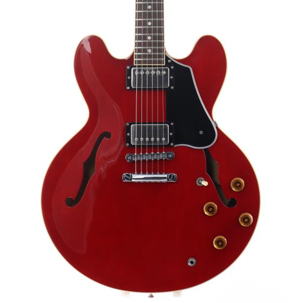 国産ならではの精度で仕上げられた、扱いやすさ重視のセミアコモデル。楽器店プロデュース、フジゲン製による確かな造りをベースに、センターブロック構造のセミアコースティックならではの豊かな鳴りと、ソリッドライクなアタック感を両立した一本です。箱鳴...