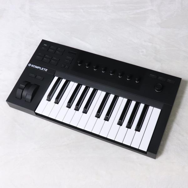 Native Instruments / KOMPLETE KONTROL A25はクラス最上級の鍵盤を備えるMIDIのキーボード。対応したインストゥルメント&amp;エフェクトを簡単に操作でき、スマートでシンプル、そしてリーズナブルな価格...