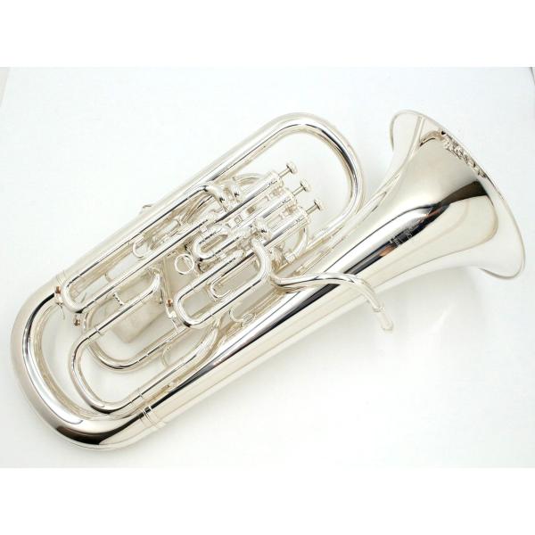 ベッソン ユーフォニアム ソヴリン BE968 銀メッキ仕上げシリアル番号12001039ベル径284mm、コンペンセイティング・システム搭載、銀メッキ仕上げの太管ユーフォニアム。ベル管を中心に複数個所細かな凹み修正をしておりますが目立つ痕...