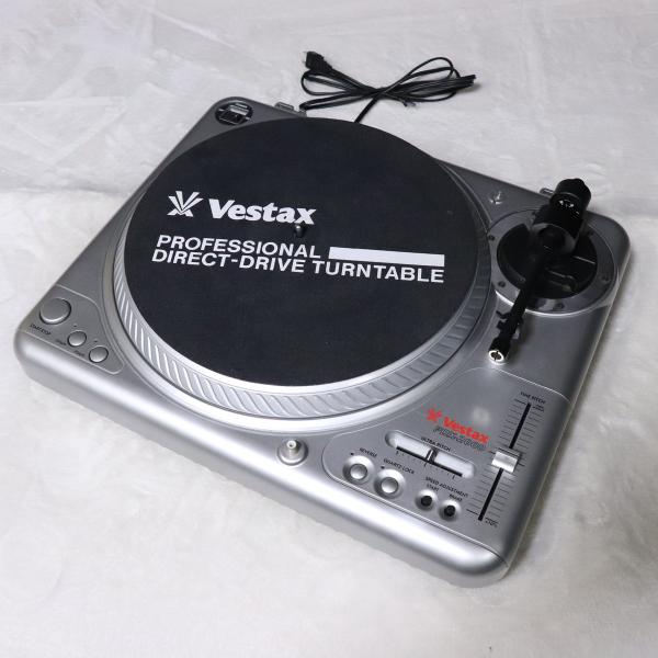 スクラッチプレイを追求した独創的な設計で、今なお高い人気を誇るVESTAXのダイレクトドライブターンテーブルVESTAX独自のA.S.T.S.(Anti Skipping Tonearm System)を採用したストレートトーンアームにより...