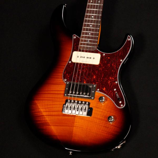 ダンカンピックアップ搭載のパシフィカ上位機種！ピックアップはフロントにSeymour Duncan社製のSP90-1を、リアには同社製のカバードハムバッキングCustom 5を搭載。ボディトップ及びヘッドに美しい杢目のフレイムメイプルを採用...