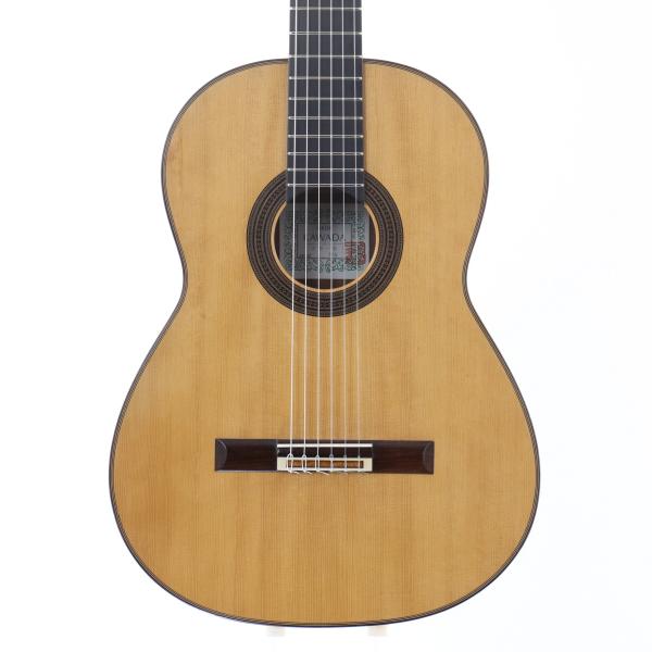 定番ウッドマテリアルの扱い易いモデル！半世紀以上ギター製作行っているKAWADA IKKOH (川田一高)。こちらは648mm (25.5")ブランドオリジナルシェイプで鳴らしやすさ、弾きやすさ、遠達性に富んだバランスの良い個体です。スプル...