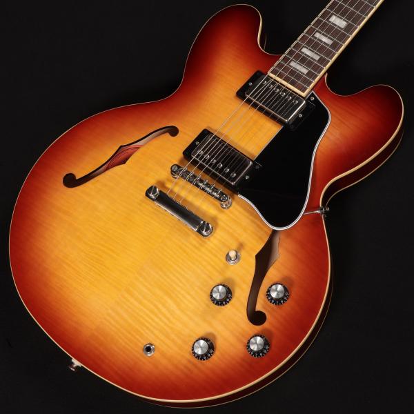 カラマズーヘッドストックの採用により、本家ギブソンにより一層近付いた"Inspired by Gibson"シリーズのES-335が入荷しました。1958年の誕生以来60年以上に渡って多くのギタリストを魅了し続けてきたセミアコの代名詞である...