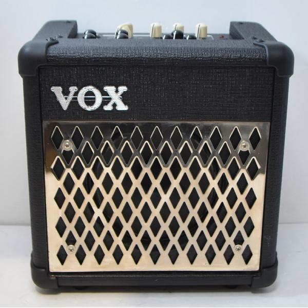VOX MINI5-RM が中古で入荷しました!■ 11種アンプモデリングと8種エフェクト搭載による多彩なサウンドメイク対応 ■ 99種類リズムパターン内蔵による練習からジャムまで幅広い用途対応 ■ 電池駆動とAC対応の2電源仕様による高い...
