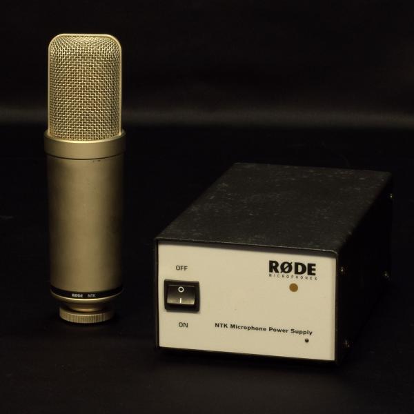 シンプルな構造ながらしっかりした作りとサテンニッケルの美しい仕上げが高級感を醸し出す真空管マイク。世界トップクラスの音質を追求した、明るく前面に出てくるサウンドです。 キズや汚れ、細かいサビなどの使用感がございます。商品ランク:B+ （良品...