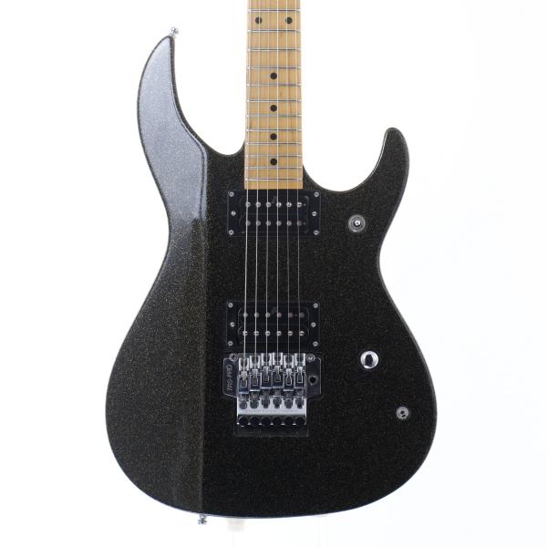 Killer人気のモデルFASCISTです。キラーの中でも比較的スタンダードシェイプに近いモデルですが、小振りなボディとメイプルネックによるレスポンスの良さに、パワフルなピックアップを組み合わせた力強さを併せ持っています。フロイドローズで過...