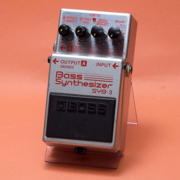 BOSSのベースシンセペダル「SYB-3 Bass Synthesizer」です。サウンドキャラクターは11種類。シンセ音とダイレクト音を個別に音量調整でき、それぞれを別系統でアウトプットすることも可能です。ローランドのシンセサイザーの名器...