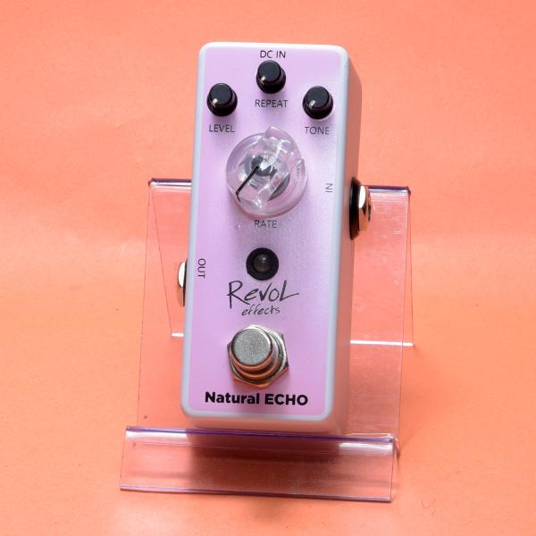 カラオケ機器などでよく用いられるエコーエフェクトをギターで簡単に再現可能なRevoL e?ects Natural ECHO EEC-01。RATEノブでエフェクトタイムを調整し、REPEAT及びTONEノブで音色の細かな調整が可能です。ラ...