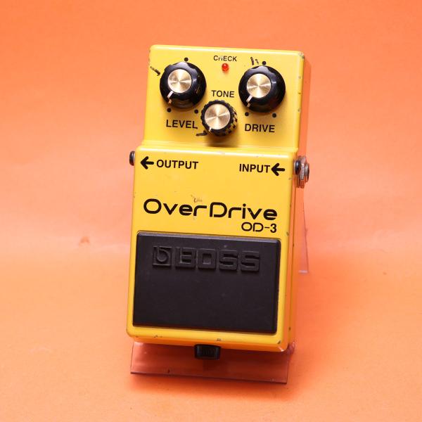 BOSSの定番オーバードライブペダル「OD-3 OverDrive」非常に太い中低域と豊かな倍音やピッキングニュアンスにも機敏に反応。少ない歪みでもより粘りのあるサステイン、太い低音といったオーバードライブへの理想のすべてを徹底追求。芯のあ...