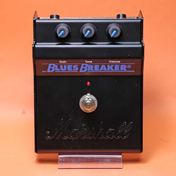 Bluesbreaker Reissue モデルは、よりビンテージなMarshallサウンドを再現するために開発されたペダルです。コンボアンプ「1962」からインスピレーションを得たこのペダルは、低めのゲインとより滑らかなトーンを与えるソフ...