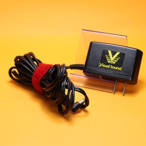 コンパクトエフェクター用DC9ボルトのACアダプター標準的な設計(センターマイナス / 2.1mm軸)となっている為、他社のエフェクターにもご使用頂けます。電流は最大1,700ミリアンペアまで出力しますので、マルチプラグケーブルを使う事で複...