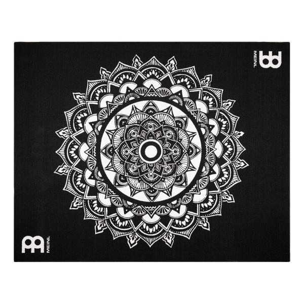 Meinl Cymbals のアーティストである、Aric Improta（Night Verses）の手作業でのアートワーク「マンダラ」が描かれた新デザインのドラムラグ。サイズは約200x160(cm)の Standard Size のラ...