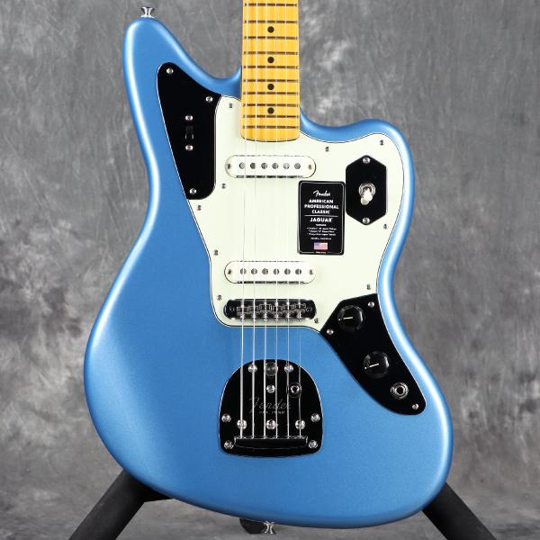 ヴィンテージの魅力とモダンなパフォーマンスが完璧に融合した『American Professional Classic』シリーズ！American Professional Classic Jaguarは、ヴィンテージの魅力とモダンなパフォ...