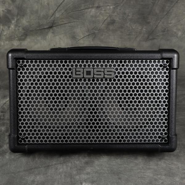 ※中古品につき、写真に写りにくい微細なダメージ等があります。予めご了承くださいませ。★キャリングケースとBT-DUALも付属！美品のCUBE Street IIが入荷いたしました！ストリート・ライブ・アンプの定番モデル「BOSS CUBE ...