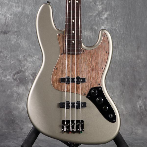 メタリック・サテン仕上げの日本製フェンダー2026年限定コレクション！Made in Japan Hybrid II 2026 Collection Jazz Bassは、ヴィンテージライクなルックスはそのままに、プレイヤーや音楽ジャンルを...