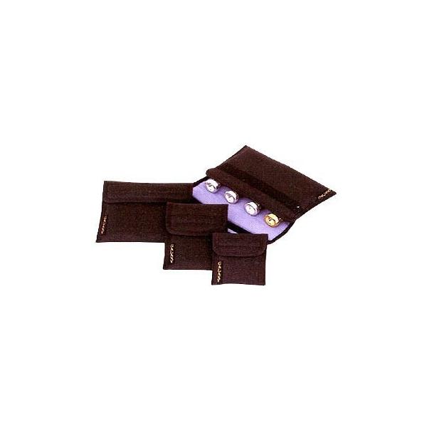 大切なマウスピースをキズや凹みから守るポーチです。金管楽器のマウスピースはリムやカップの内側が傷ついたり、シャンクが凹んだりすると、本来の音が出せなくなります。特にソフトケースをお使いの方にお薦めします。このポーチは厚みがあり保護性が高く、...